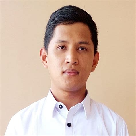 Christopher Lloyd Magnos Profile