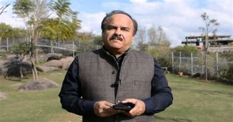 Celebrities Pour In Condolences For The Sad Demise Of Senior Pti Leader