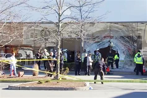 1 Dead At Least 16 Hurt After Suv Crashes Into Massachusetts Apple Store