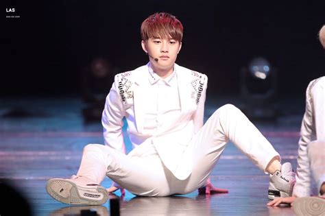 ปักพินในบอร์ด 도경수kyungsoo ️