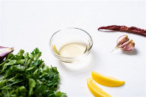 소스 준비 레몬 올리브 오일 파슬리 실란트로 흰 배경에 마늘 0명에 대한 스톡 사진 및 기타 이미지 0명 감귤류 과일 건강한 생활방식 Istock