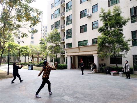 身边事远亲不如近邻 近邻不如对门妈妈式外交让邻里更和谐 黄姨 小区 关系