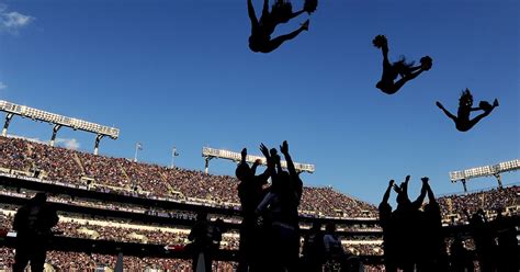 Nfl Cheerleaders Lawsuit Women Demand Minimum Wage And Overtime Time