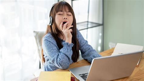 Why Do You Feel Sleepy After Lunch Explaining The Afternoon Slump