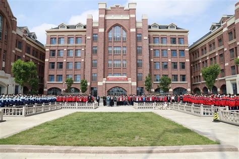 国旗下的讲话养成良好习惯奋战鲜花五月寿光渤海新城实验学校 宽高教育集团