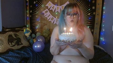 Princesspixel Bbw Eats Herbirthday Cake Messy Stuffing Manyvids