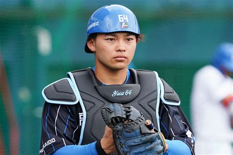 盗塁王を制圧ハム23歳が「えぐいわ」 爆肩スローにファン驚愕「化け物」 Full Count