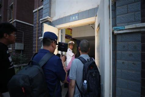 以曝光促整改 银川市消防救援支队联合媒体集中开展电动自行车火灾隐患曝光行动进行问题充电