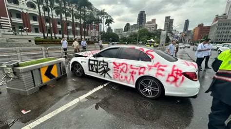 20240701 忍不住了，開車衝撞！ 清醒的人 越來越多了，一邊高興 佩服這位勇者，一邊又覺得一個好好的台灣可以被搞成這樣唉