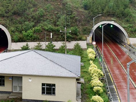 张承高速公路小三岔口隧道泰安市圣恒路桥有限公司