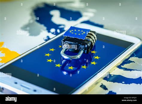 Candado En Un Smartphone Y Mapa De La Ue Simbolizando La Unión Europea