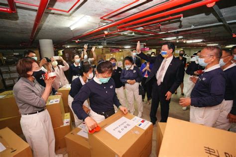 援助烏克蘭物資湧進逾萬箱 數百志工打包送暖外交 僑務電子報