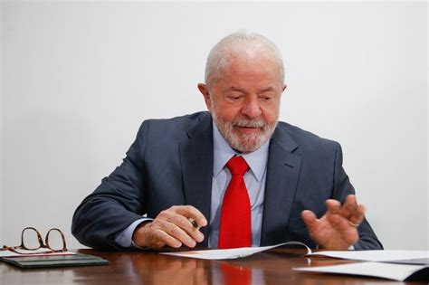 Mundo não pode permitir que decisões de poucos ameacem democracias diz Lula em carta à Unesco