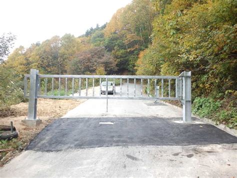 天元台湯元に頑強なゲート完成作業道路アズナ王と呼ばれて with 新高湯温泉 五つの絶景露天風呂 吾妻屋旅館