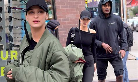 Bella Hadid Spotted With A Mystery Man In New York City Daily Mail Online