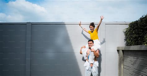 사랑에 빠진 젊은 아름 다운 커플 남자와 여자 결혼식 전 촬영 사진 Unsplash의 초상 이미지