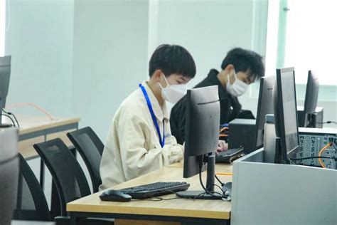 湖北省第一届职业技能大赛网络系统管理项目初赛在我校开赛武汉信息传播职业技术学院