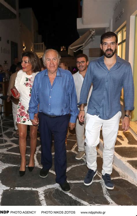 Στη Μύκονο η Γιάννα και ο Θόδωρος Αγγελόπουλος παρέα με τους γιους τους [εικόνες] Iefimerida Gr