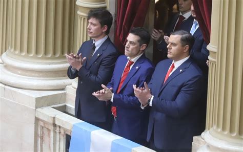 Traje Azul Francia A La Medida El Elegante Look De Santiago Caputo En