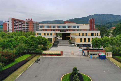 校大门 福建林业职业技术学院