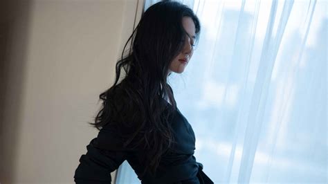 刘亦菲闭眼侧脸 壁纸高清