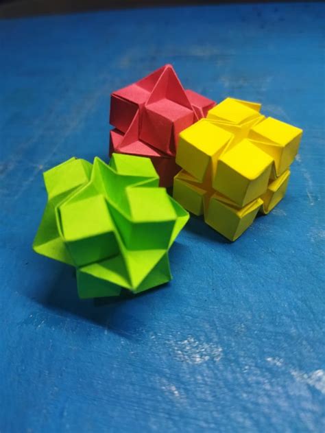 Assembling Cubes R Origami