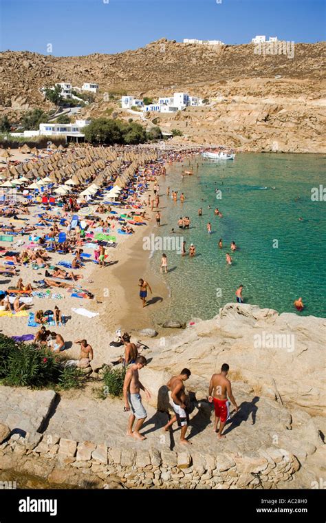 Menschen Baden Am Super Paradise Beach Zu Wissen Als Ein Centrum Von Schwulen Und Fkk Psarou