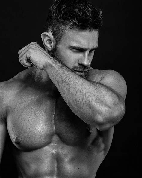 صور الرجال صور رجال حلوين كتير دلع ورد