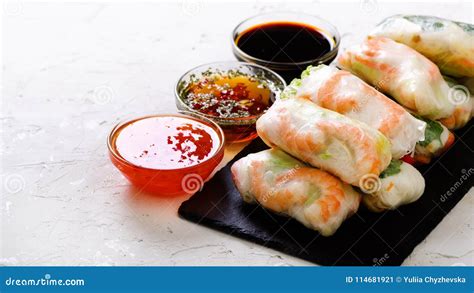 Vietnamesiska Vårrullar Rispapper Grönsallat Sallad Vermiceller Nudlar Räkor Fisksås