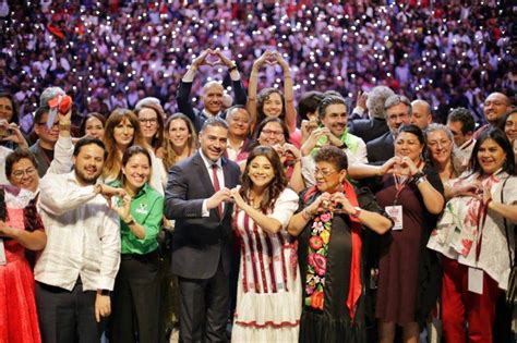 Lograr La Felicidad De La Gente Clara Brugada Presenta Sus