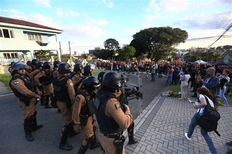Um Mês Depois Da Prisão De Lula Vigília Diminui E Tensão Aumenta