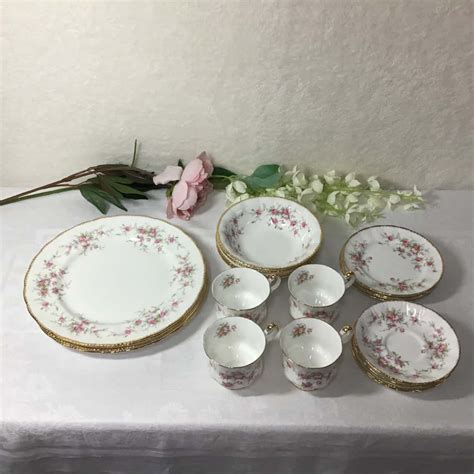Paragon Victoriana Rose Fine Bone China Set Of 4 Dinner Set