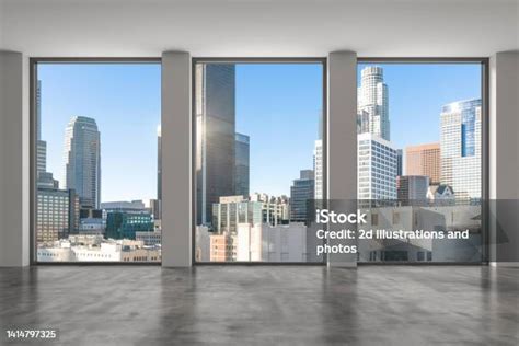 다운타운 로스 앤젤레스 시티 스카이 라인 건물 고층 창문에서 내려다 보는 아름다운 비싼 부동산 Epmty Room 인테리어 고층 빌딩 전망 도시 풍경 낮 시간 캘리포니아
