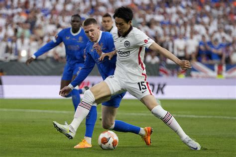 ＜eフランクフルト・レンジャーズ＞競り合うeフランクフルト・鎌田（ap） ― スポニチ Sponichi Annex サッカー