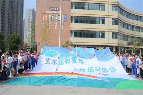 郑州市二七区佛岗小学：百人同画“纳斯卡”，艺术绘彩中国梦