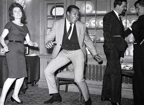 Nostos Music Blogspot 1960 Ο ΤΣΑΜΠΙ ΤΣΕΚΕΡ ΛΑΝΣΑΡΕΙ ΤΟ ΤΟΥΙΣΤ