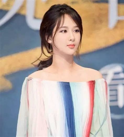 宋丹丹嫌棄楊紫長得不漂亮，但是另一個「女兒」也不好看呀！ 每日頭條