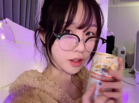 쌩얼로 닭강정 먹는 한갱 커뮤니티 아프리카tv E스포츠