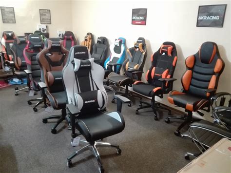 Провести тест драйв геймерских кресел Dxracer в Киеве по адресу ...