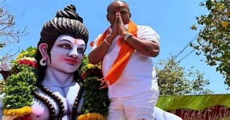 Video रैली के दौरान भगवान की मूर्ति पर चढ़े विधायक कांग्रेस ने बताया मर्यादा पुरुषोत्तम का