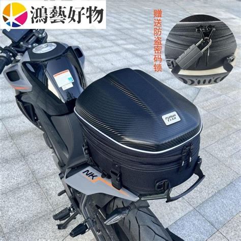 特價】機車邊包 機車後包 車包 機車側邊包 機車硬殼後座包尾包騎士包頭盔包機車雙肩背包防水踏板小牛車包~鴻藝車品 Yahoo奇摩拍賣