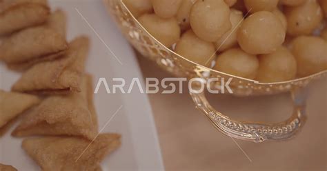 مقبلات وحلويات عربية شعبية سعودية، كسر الصيام عند موعد أذان المغرب في