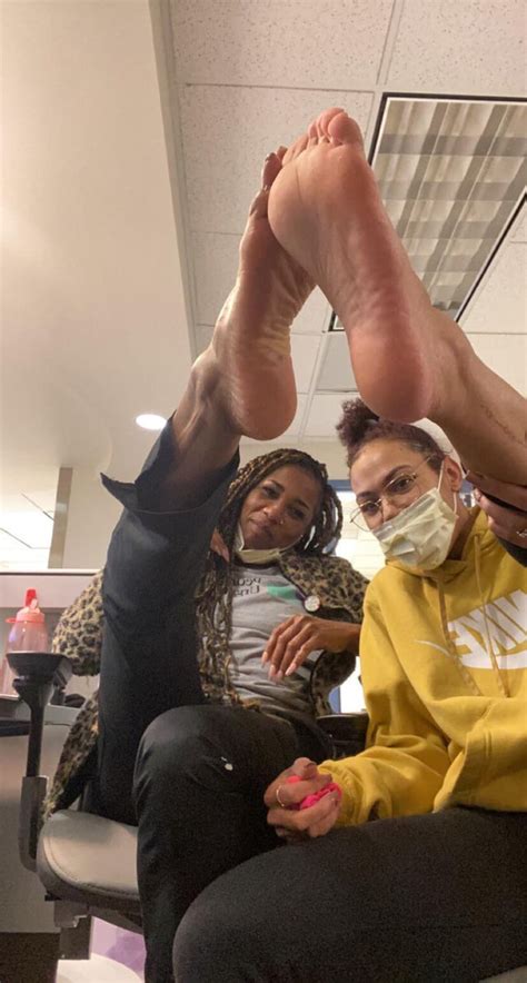 Nurses Bare Their Soles Rfeetatwork
