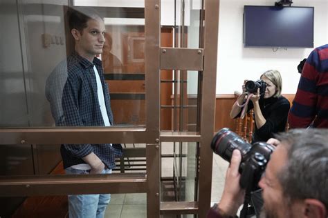 Russian Court Extends Detention Of Wall Street Journal Reporter
