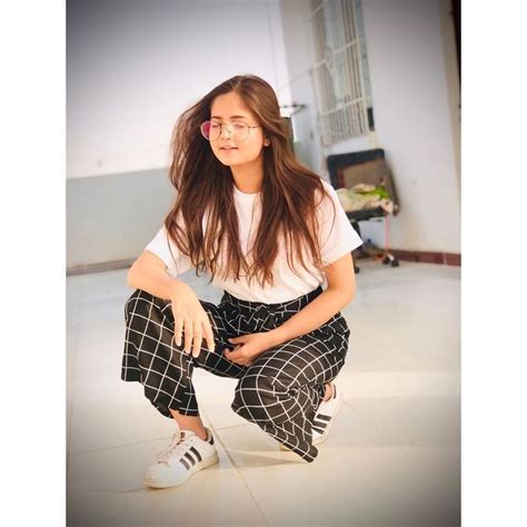 Hafsa Khan Famous Pakistani Tiktok Star Stylish Girl Images Stylish