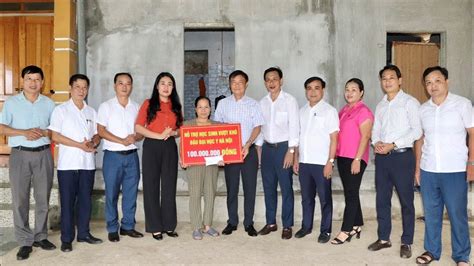 Lãnh đạo Cục Cảnh sát Phòng chống tội phạm về môi trường thăm và tặng quà Vũ Quang YouTube