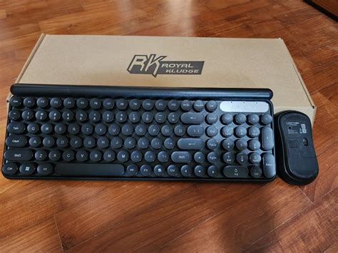 Retro Looking Wireless Keyboard Woth Mosu3 Computers And Tech Parts