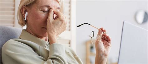 Agujero Macular Síntomas Causas Riegos Y Tratamiento