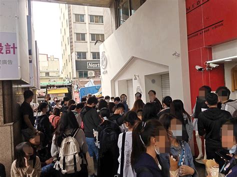再睡5分鐘台中店開幕啦！買杯飲料要排5小時，人潮擠爆一中街 吃關關