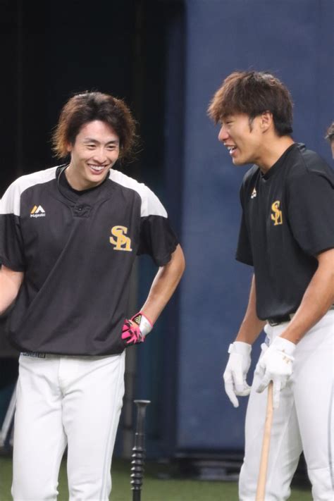 りん on Twitter 試合前も試合中リクエスト確認中も仲良しこよしだった周東くんとギーちゃん